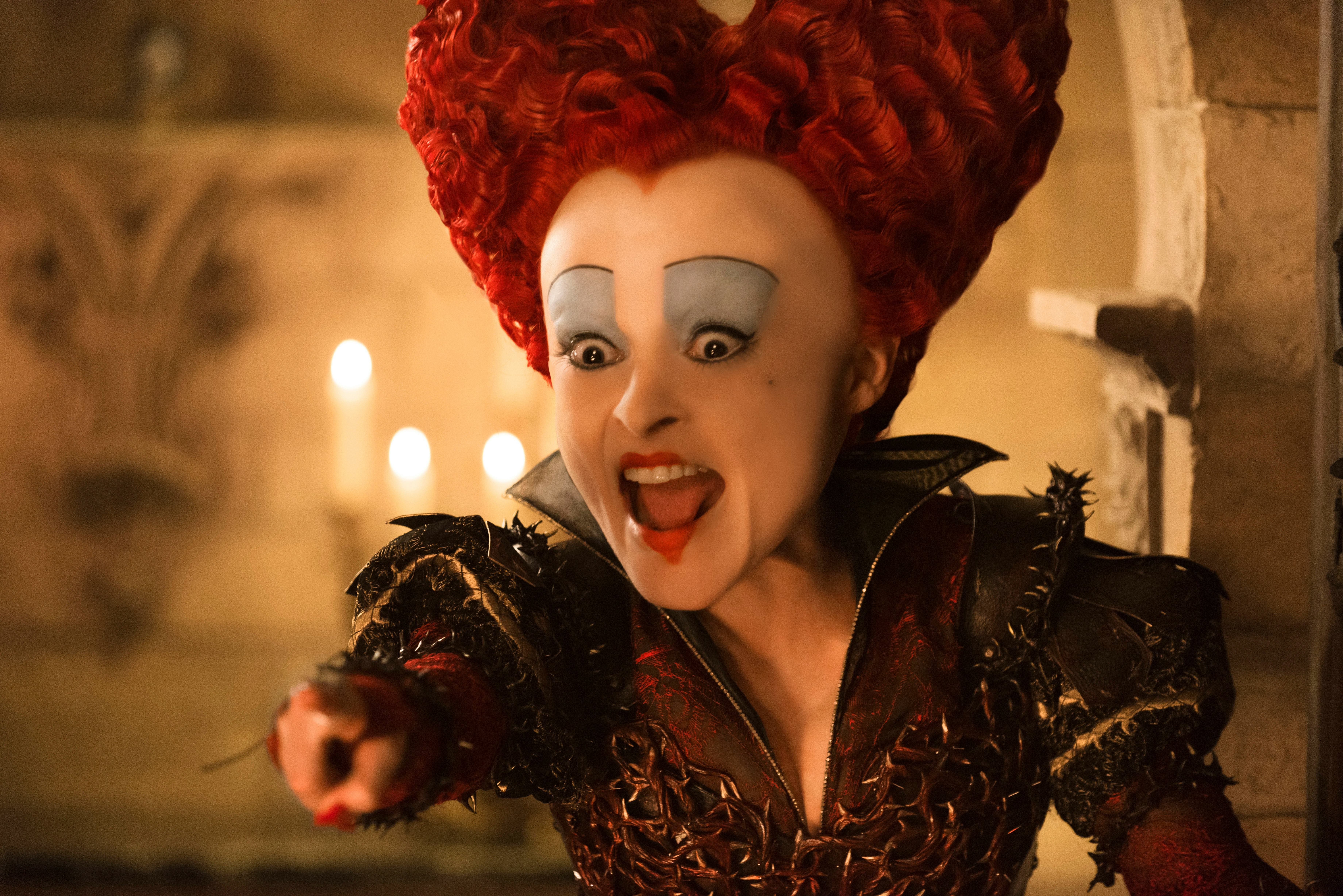 How Do They Make The Red Queen's Head Look So Big In 'Alice in ...