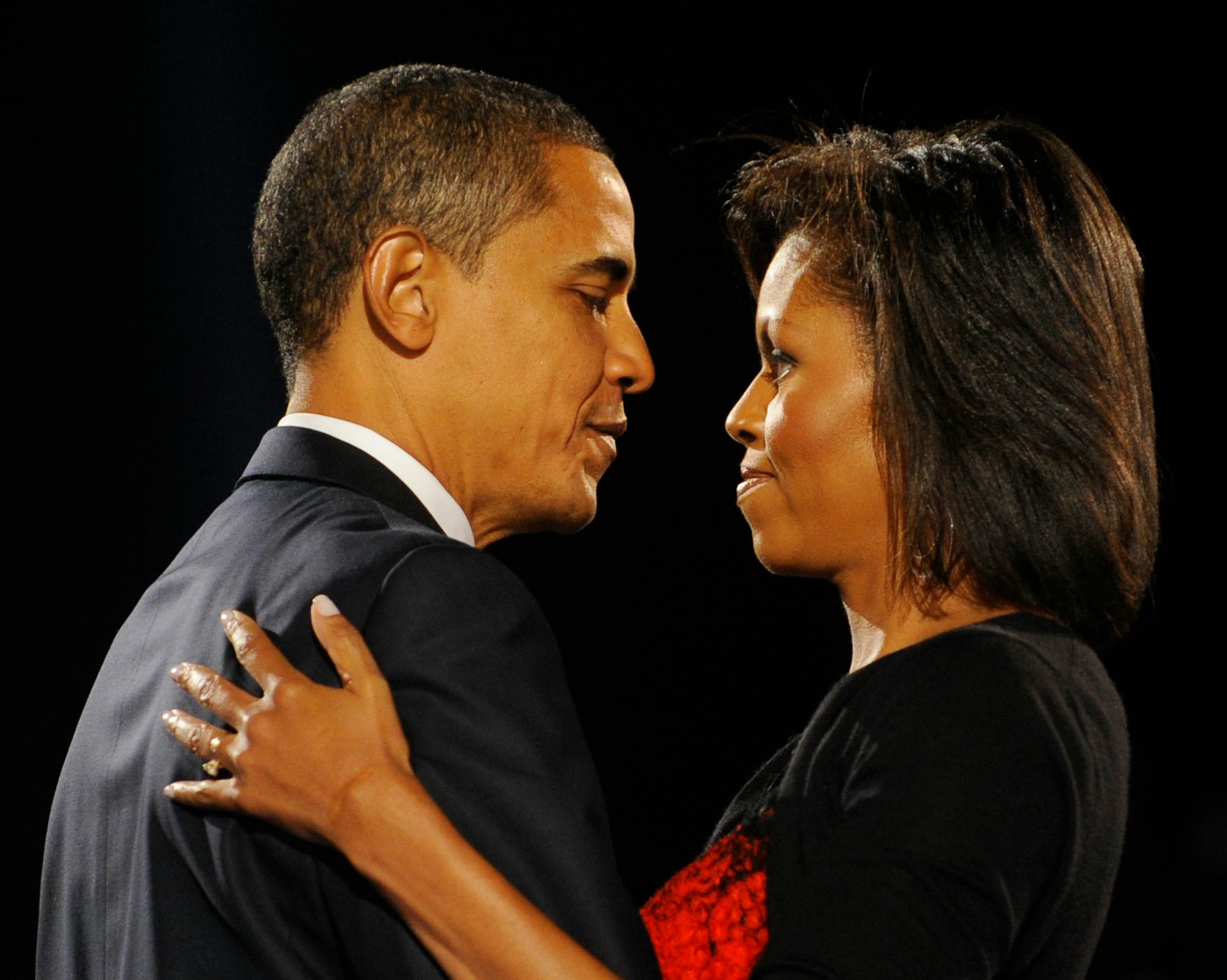21 Photos Of Barack & Michelle Obama To Restore Your Faith In True Love