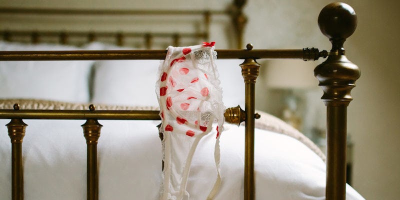 13 Infuriating Bra Problems Every Woman Has Experienced