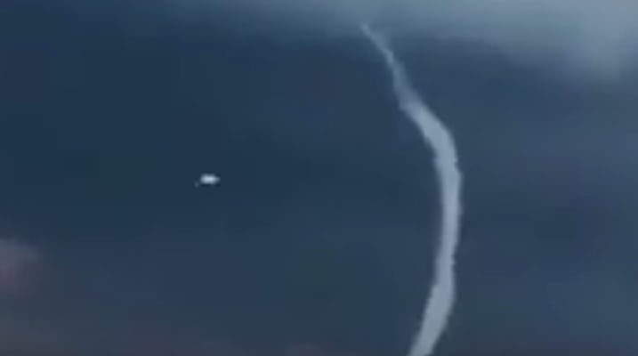 Video Shows UFOs Stealing Water From Our Oceans