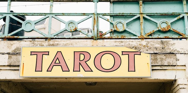 What's The Difference Between A Tarot Card And Horoscope