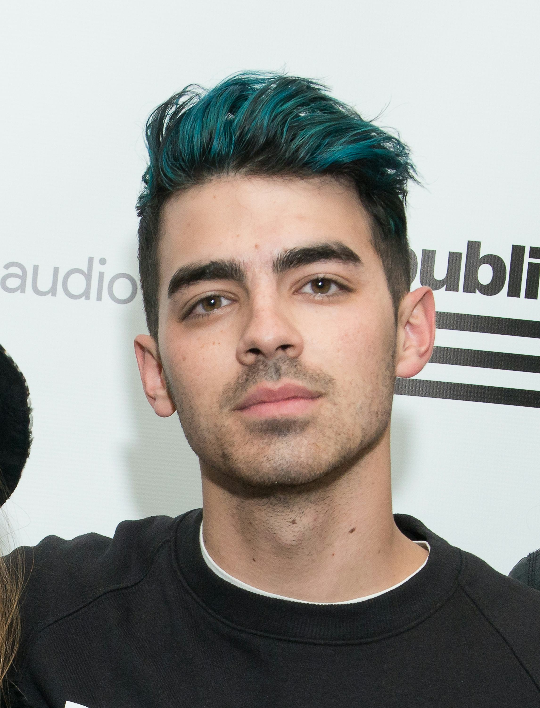Joe Jonas Has Rainbow Hair Now & It's Candy-Colored Perfection — PHOTOS