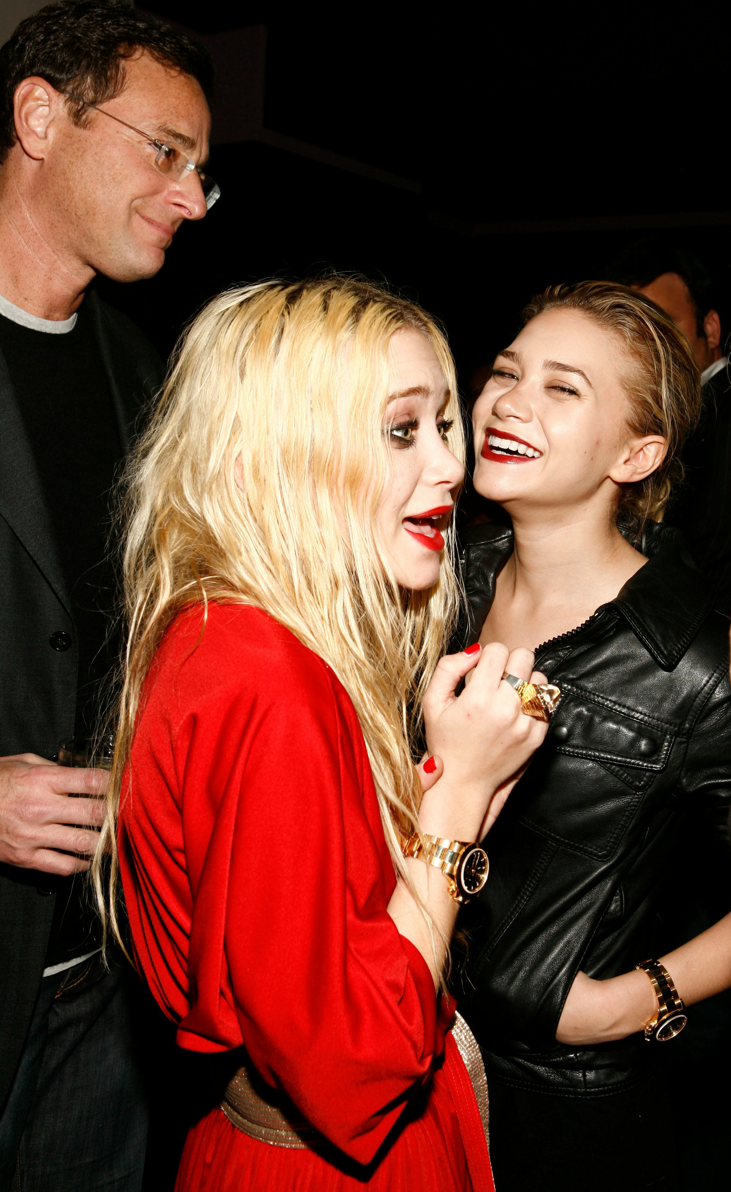 The 26 Times Mary Kate & Ashley Olsen Actually Smiled With Teeth — PHOTOS