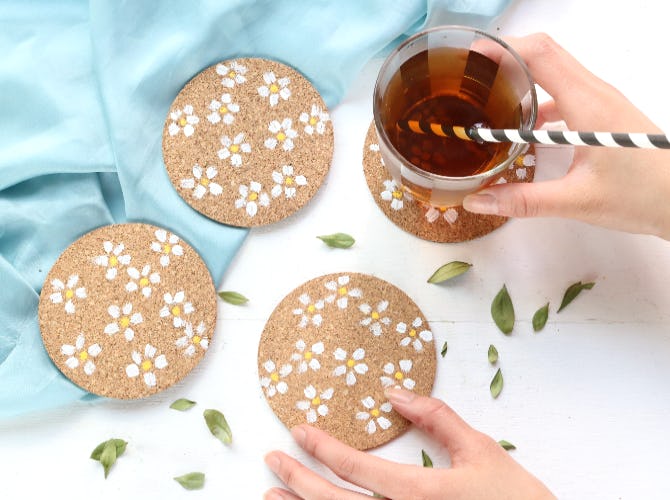 DIY Painted Coasters With Daisies Welcome Spring In The Best Way