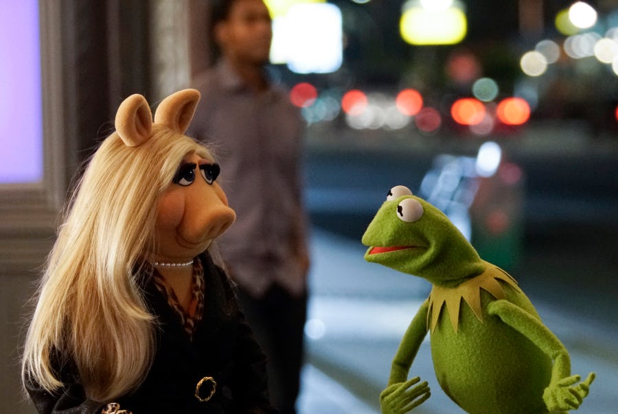 Why Did Kermit & Miss Piggy Break Up? 'The Muppets' Premiere Reveals ...