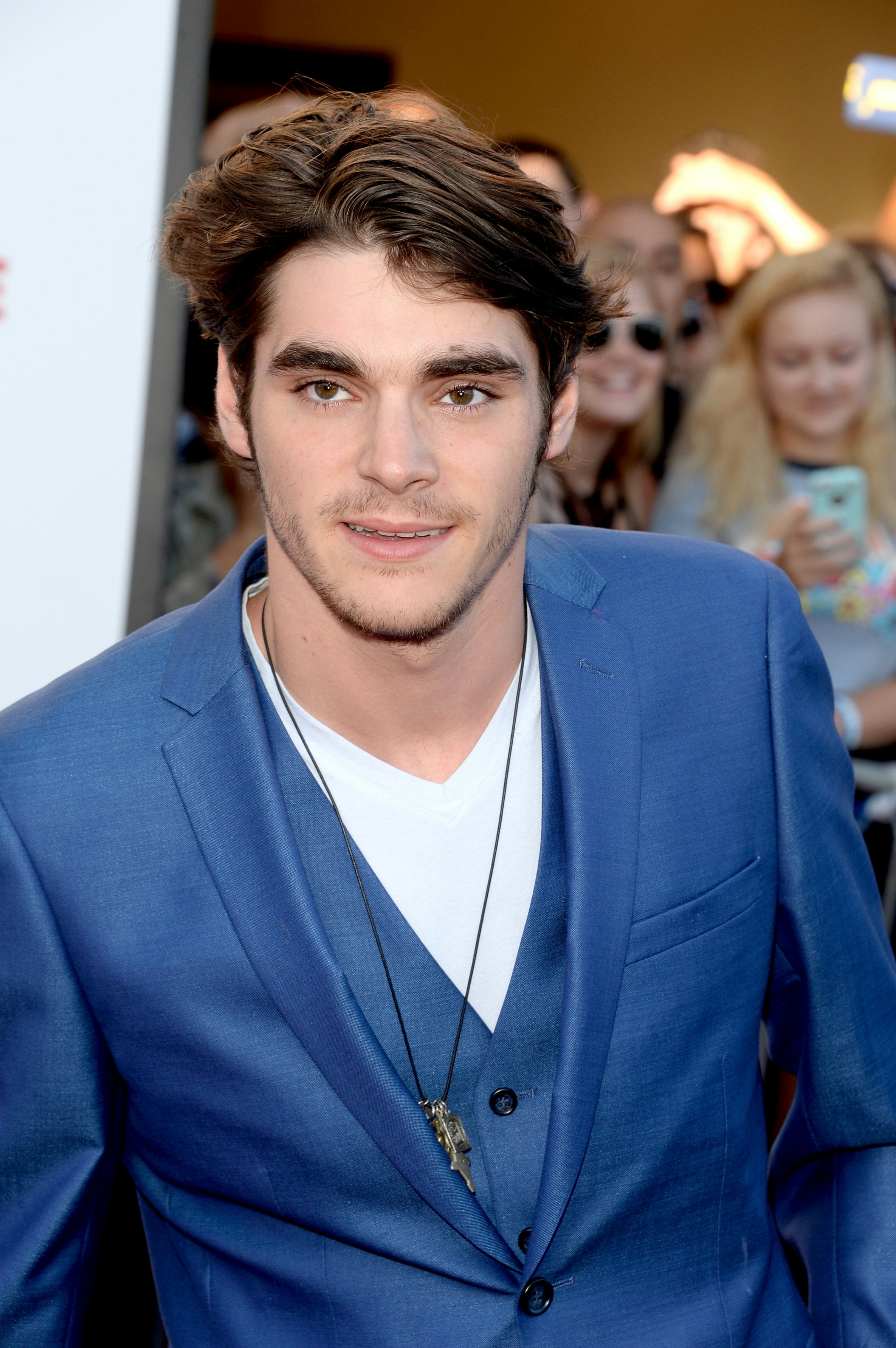 12 Famous Disabled People Who Prove That Being Disabled Is Anything But ...