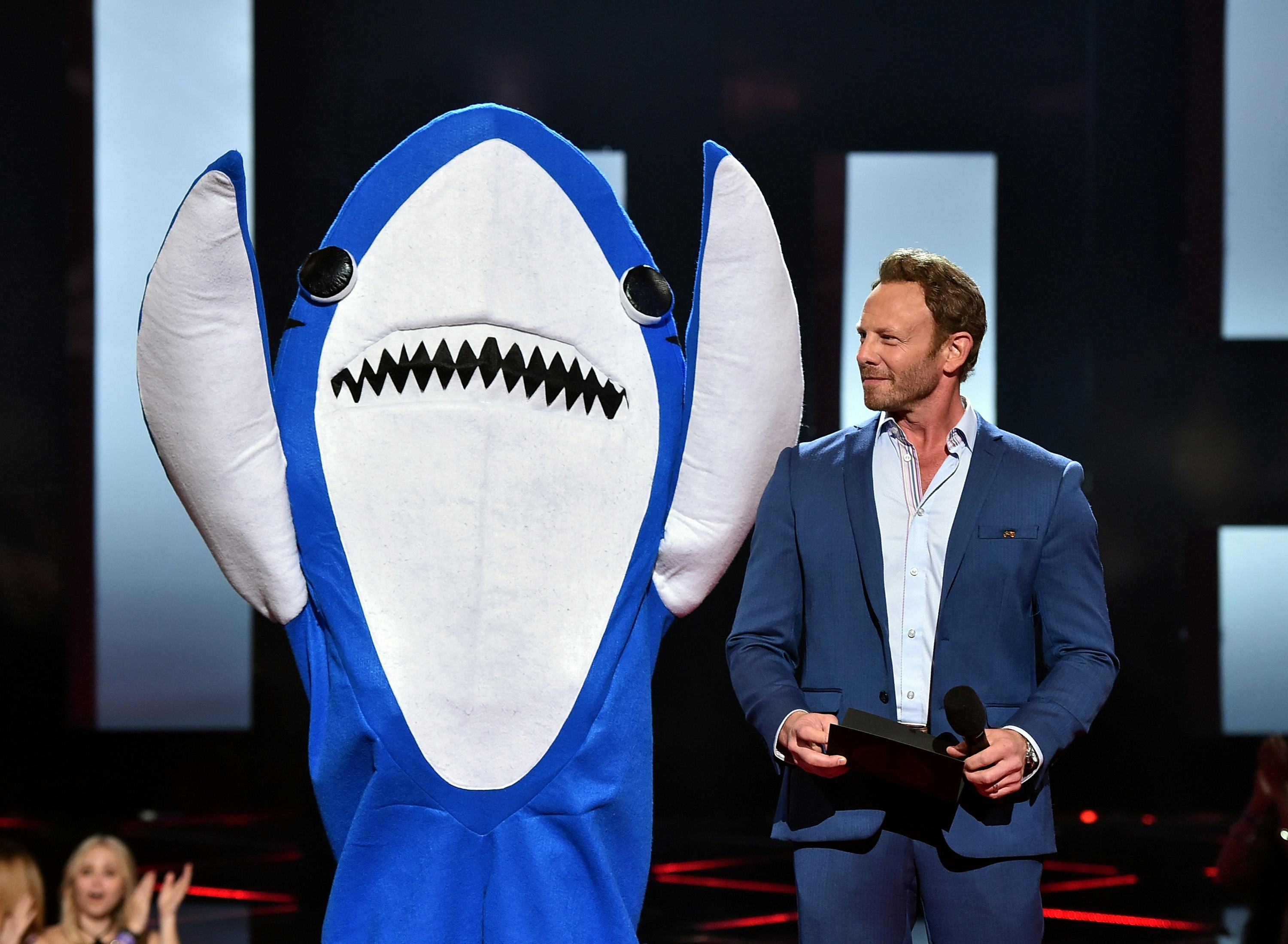 How To Dress Like Left Shark For Halloween Because All You Want To Do ...