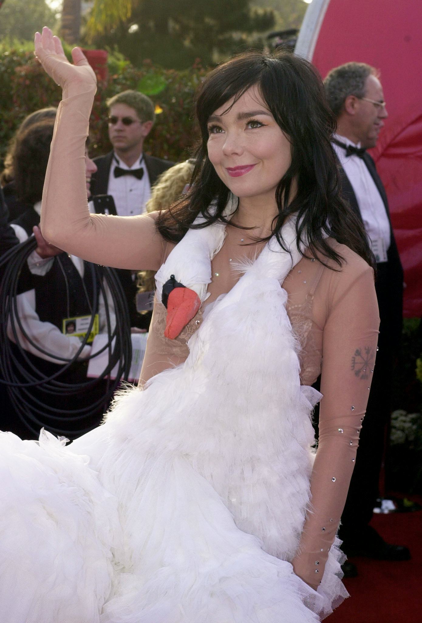 The 11 Iconic Bjork Outfits That I'll Be Looking For At Her Upcoming ...