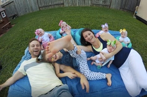 Who Are Danielle's Twin Sisters On 'OutDaughtered'? LiLi & KiKi Are ...