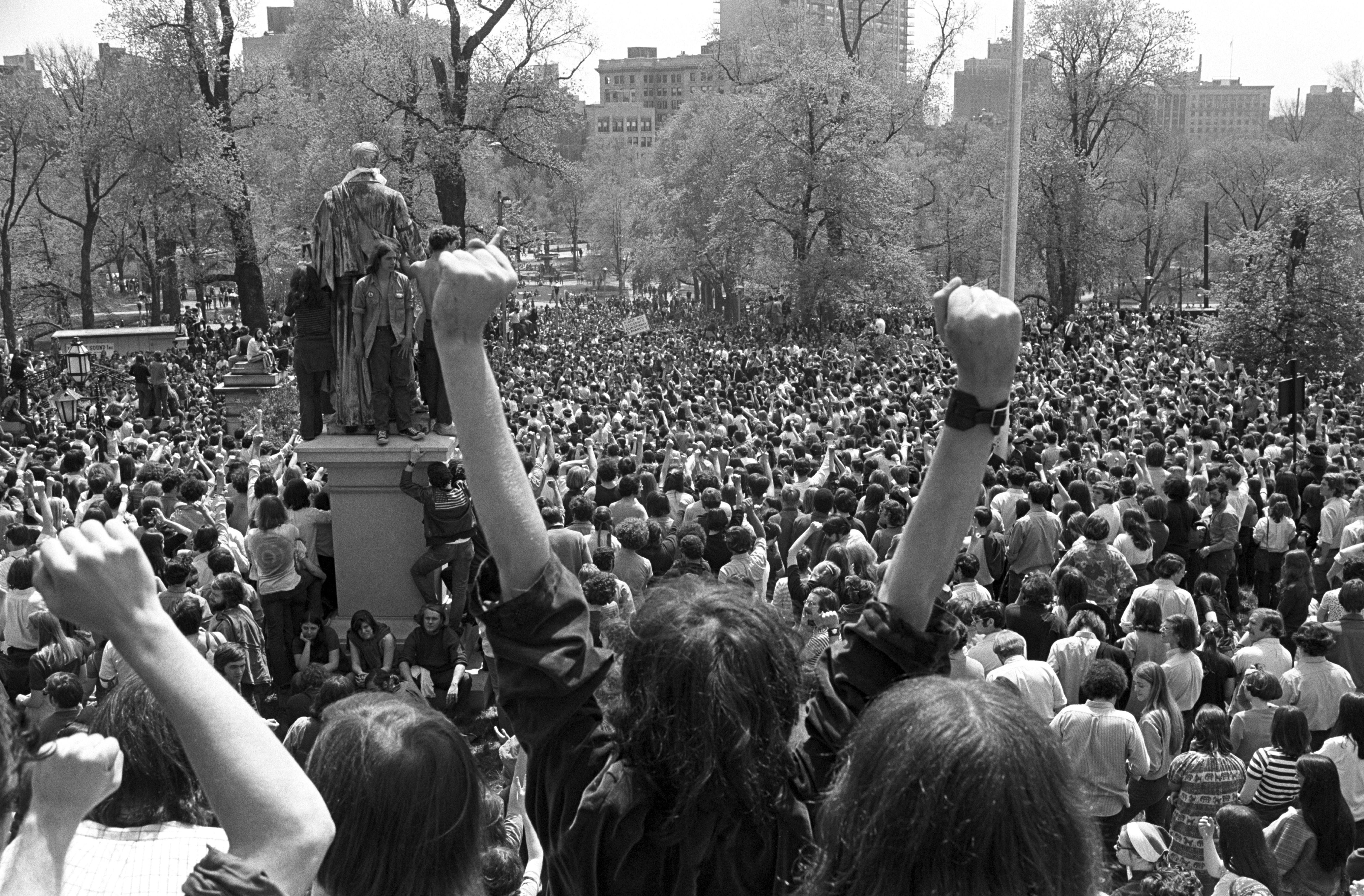 14 Dynamic Photos Of The Kent State Shooting Protest That Show The ...