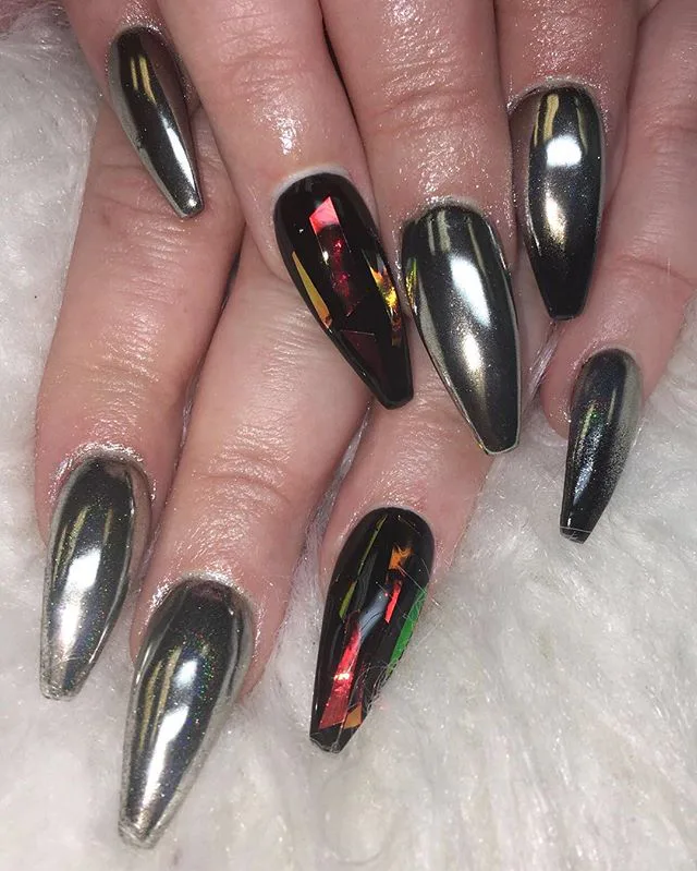 13 Unique Manicures To Inspire You To Rock Your Wildest Nails Yet — PHOTOS