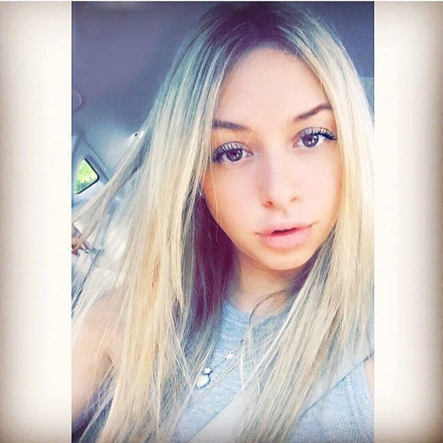 Corinne's Instagram Proves This 'Bachelor' Contestant's Selfie Game Is ...