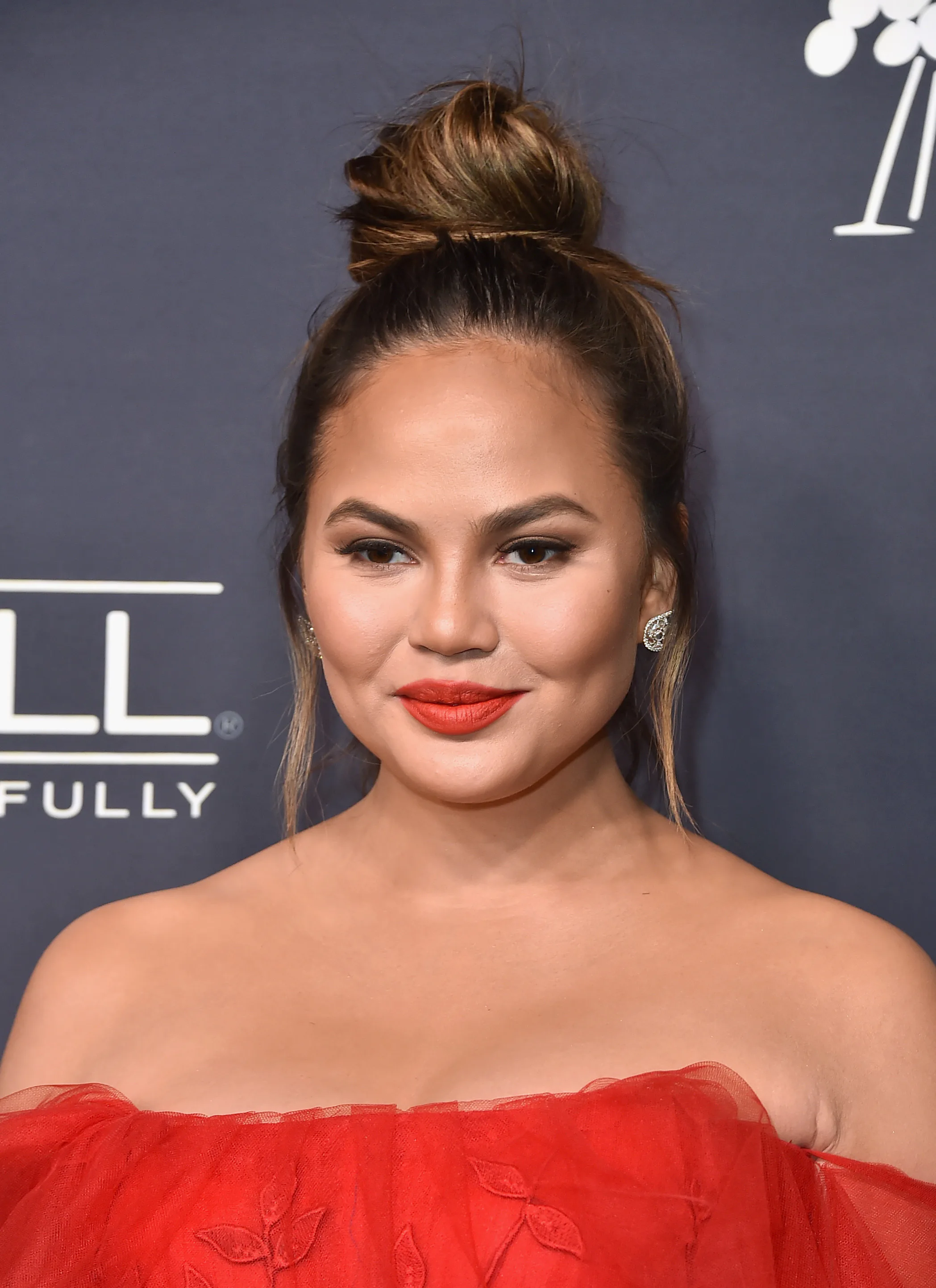 Chrissy Teigen Joked About Joining The 2017 Victoria Secret Fashion ...