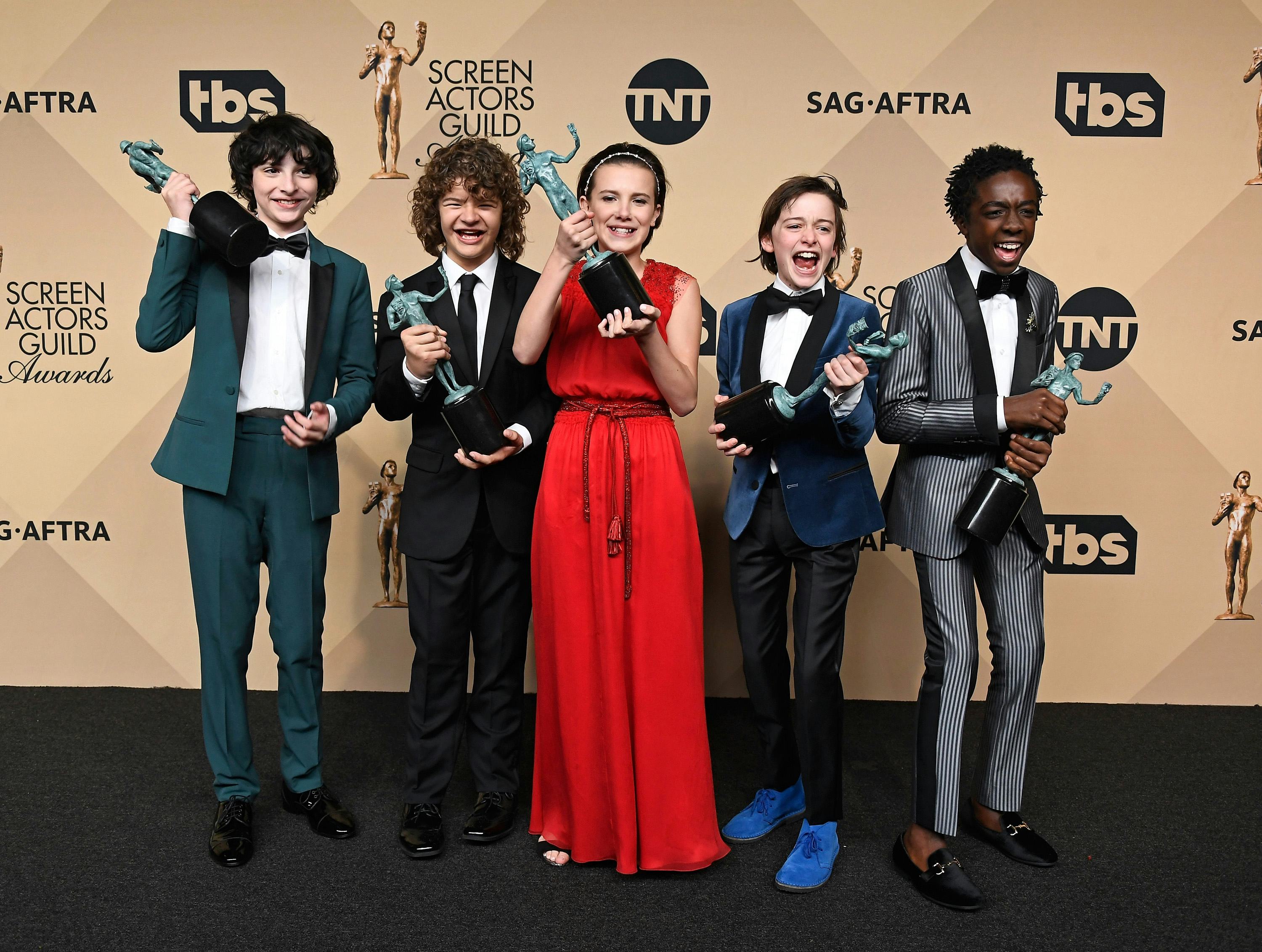 'Stranger Things' Cast 2018 SAG Awards Red Carpet Looks Are Out Of This ...