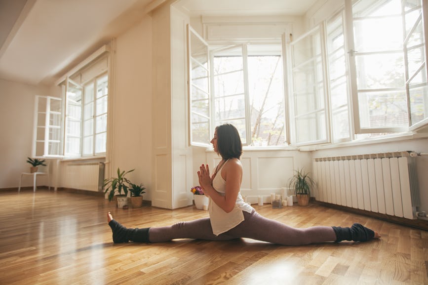 7 Stretches For Doing The Splits That'll Help You Get More & More ...
